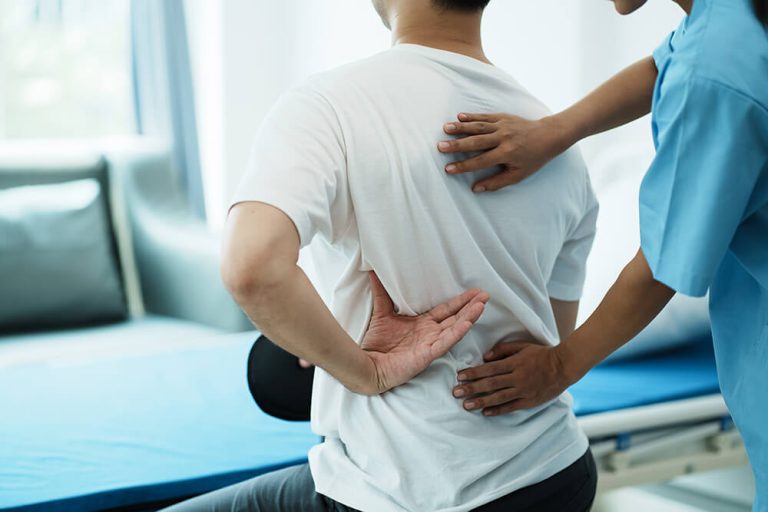 Shoulder Blade Pain: Causes, Symptoms and TreatmentsAdvent Physical Therapy